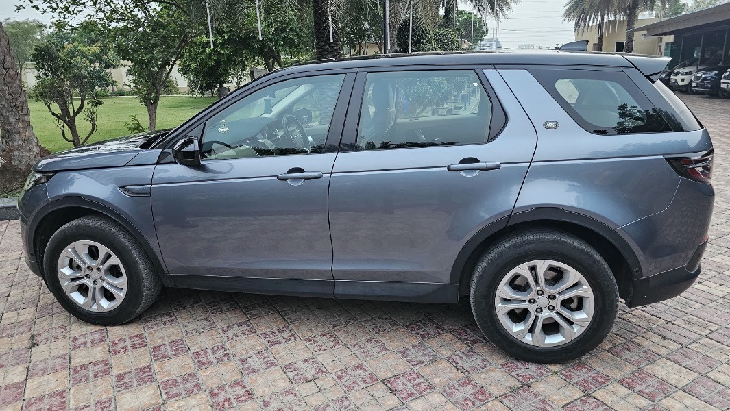 Buy Used Land Rover Discovery Sport S of 2020 model @ 38,00,000 INR in ...