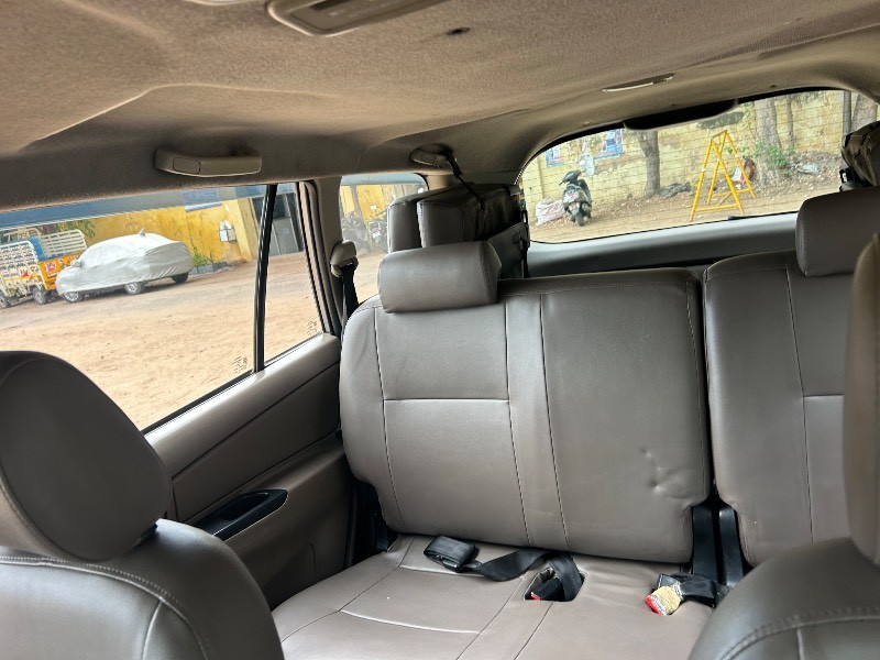 Buy Used Toyota Innova 2.5 G Diesel 7 Seater BS IV of 2016 model @ 14 ...