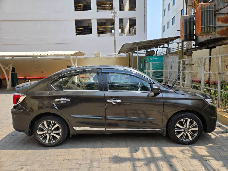 Buy Used Honda Amaze 2nd Gen VX CVT of 2023 model @ 8,00,000 INR in ...