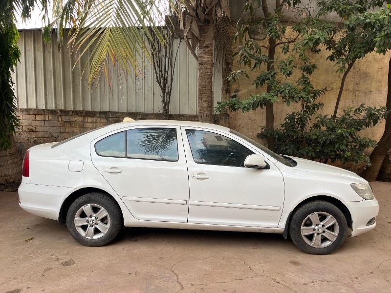 Buy Used Skoda Laura TSI Ambition AT of 2011 model @ 2,50,000 INR in ...