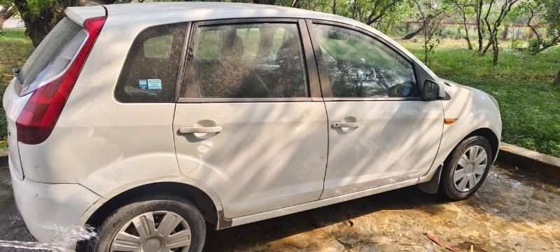 Buy Used Ford Figo Petrol ZXI of 2010 model @ 75,000 INR in Bareilly ...