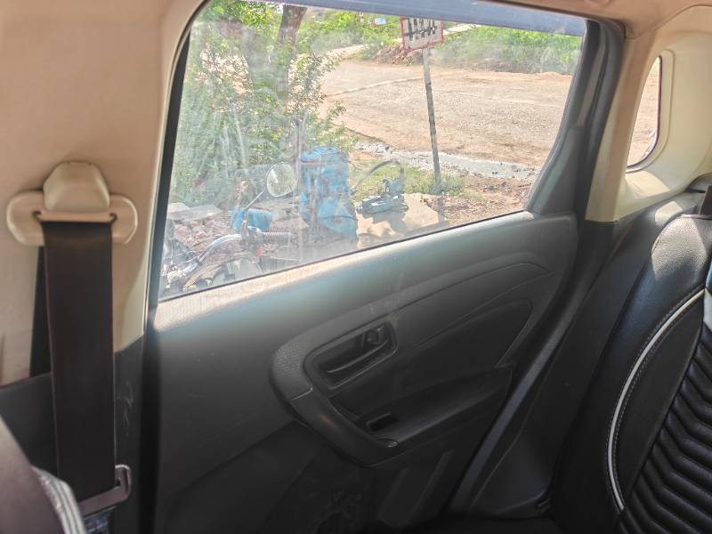 Buy Used Maruti Vitara Brezza VDi Option of 2016 model @ 5,80,000 INR ...