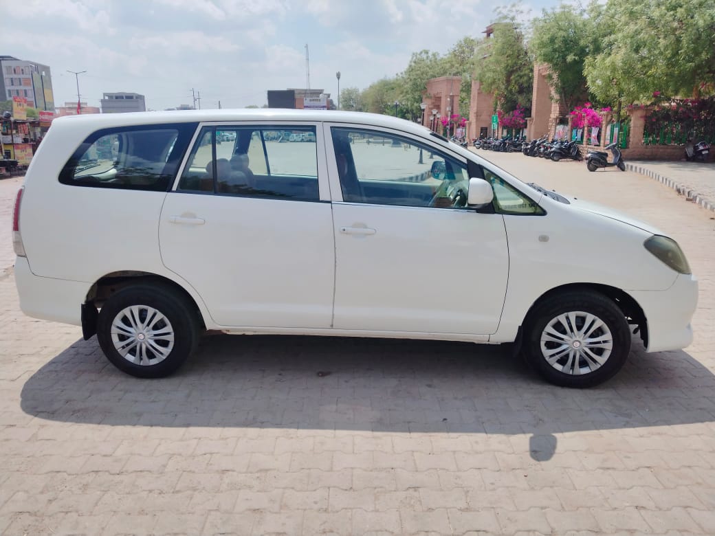 Buy Used Toyota Innova 2.5 G Diesel 7 Seater BS III of 2011 model @ 5 ...