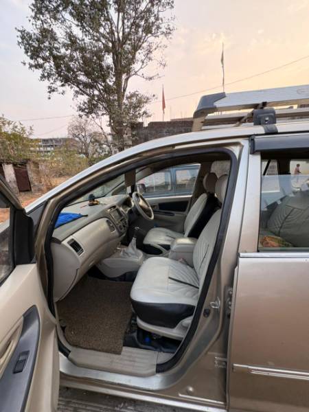 Buy Used Toyota Innova 2.5 G Diesel 7 Seater BS III of 2011 model @ 4 ...