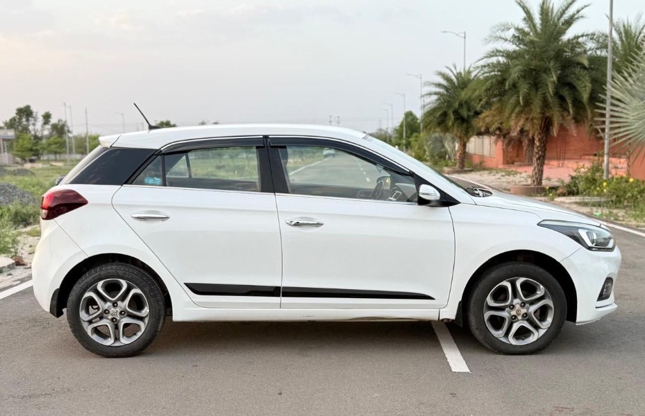 Buy Used Hyundai i20 Petrol Asta Option of 2018 model @ 5,90,000 INR in ...