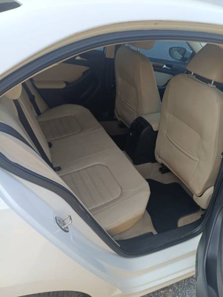 Buy Used Volkswagen Jetta 2.0L TDI Highline AT of 2013 model @ 4,00,000 ...