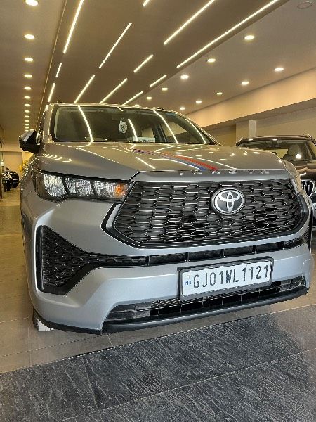 Buy Used Toyota Innova Hycross G 7STR of 2023 model @ 16,90,000 INR in ...
