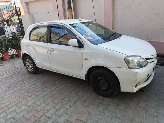 2012 Toyota Etios Liva कार लखनऊ में ₹2.05 Lakh में - CarDekho