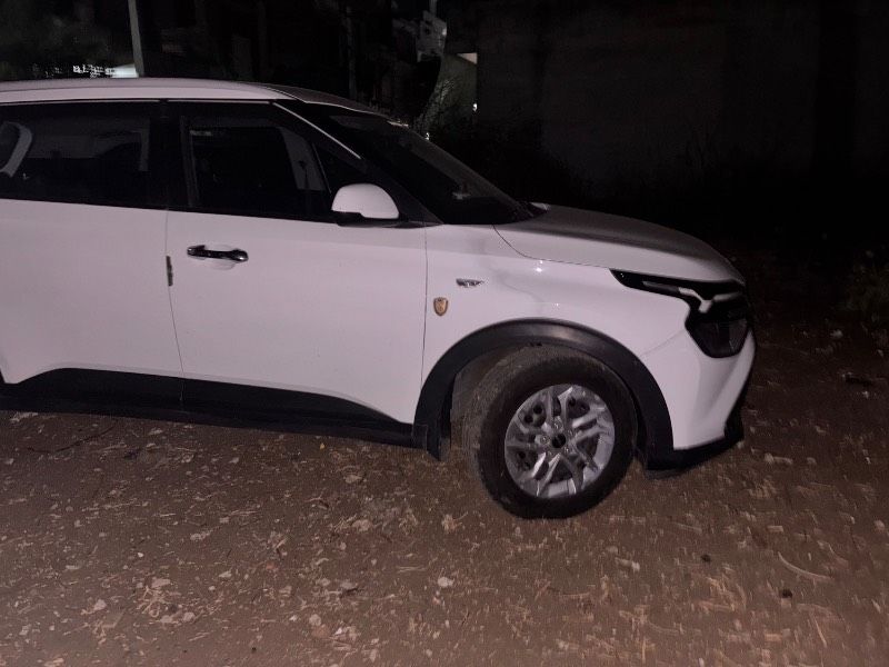 Buy Used Kia Carens Prestige Diesel BSVI of 2023 model @ 12,25,000 INR ...