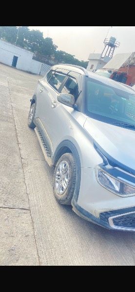 Buy Used Kia Carens Premium of 2023 model @ 10,50,000 INR in Nagpur ...