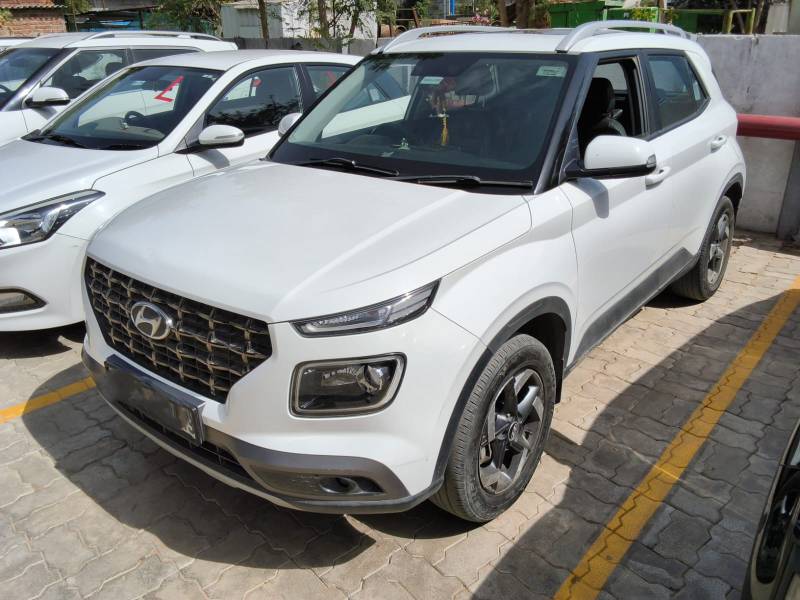 Buy Used Hyundai Venue SX Turbo iMT of 2021 model @ 7,10,000 INR in ...