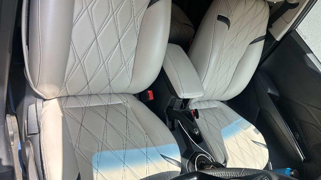 Buy Used Mahindra XUV400 EV EL Fast Charger of 2023 model @ 13,50,000 ...