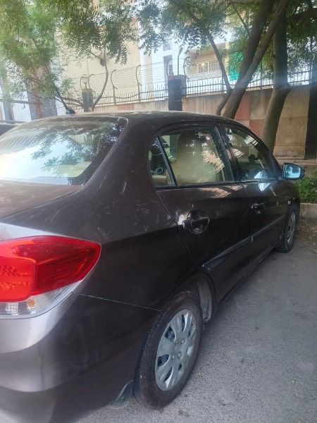 Buy Used Honda Amaze E i-Vtech of 2015 model @ 2,80,000 INR in Noida ...