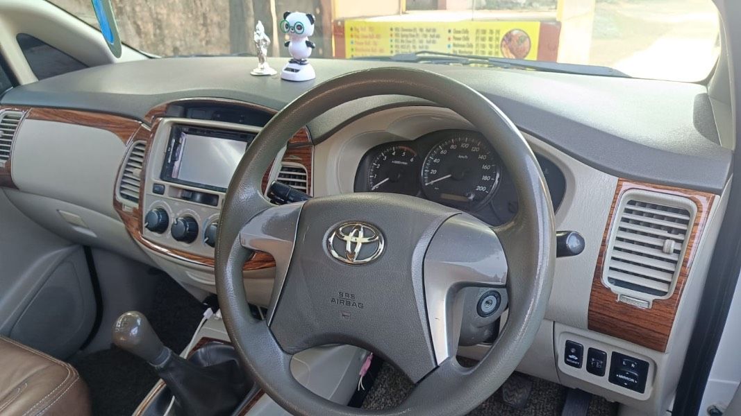Buy Used Toyota Innova 2.5 G Diesel 7 Seater BS IV of 2013 model @ 4 ...