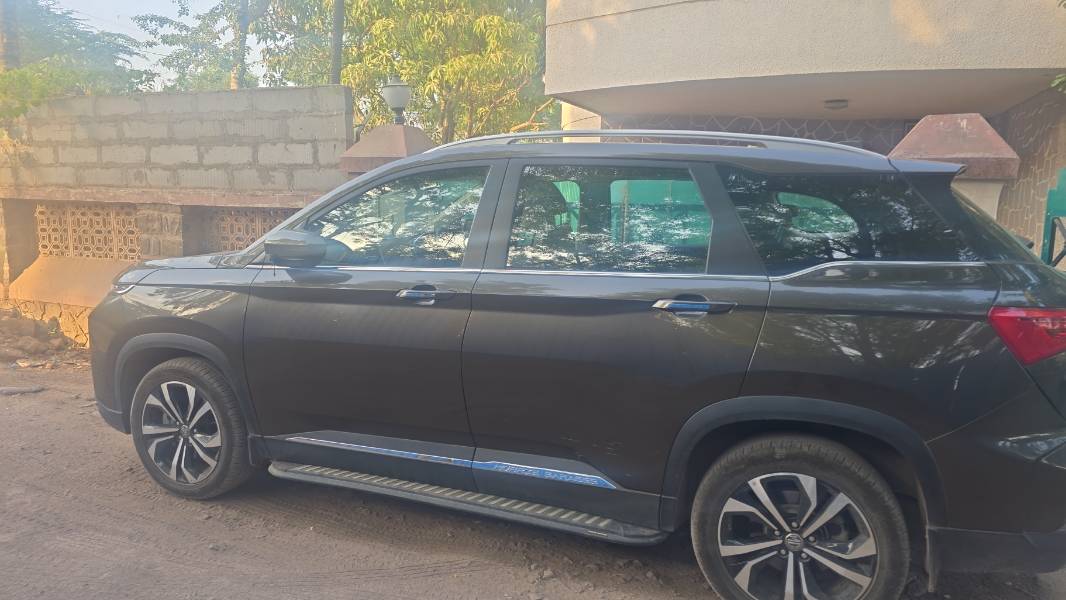 Buy Used MG Hector Sharp Pro CVT 2023-2025 of 2025 model @ 20,00,000 ...