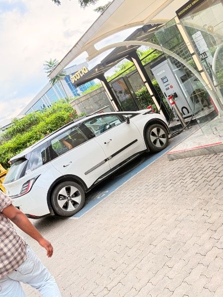 Buy Used MG Windsor EV Exclusive of 2024 model @ 14,00,000 INR in ...
