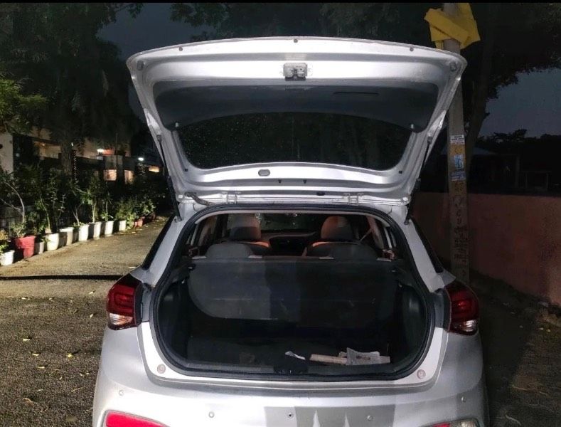 Buy Used Hyundai i20 Petrol CVT Magna Executive of 2018 model @ 4 ...