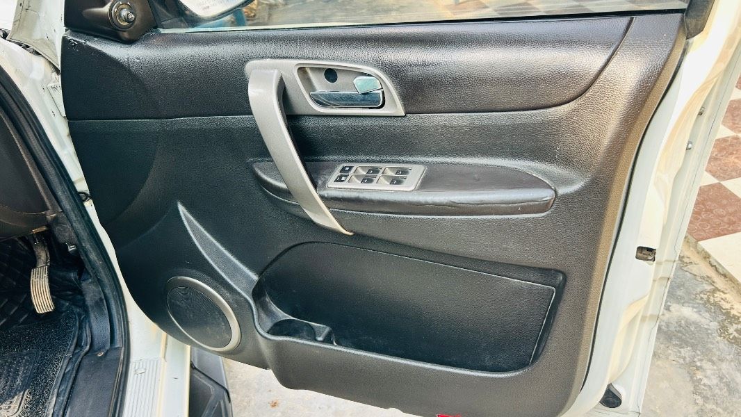 Buy Used Tata Safari DICOR 2.2 LX 4x2 BS IV of 2016 model @ 5,50,000 ...