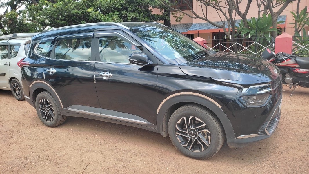 Buy Used Kia Carens Luxury Turbo 2022-2023 of 2022 model @ 10,00,000 INR in Belgaum - 4933946 ...