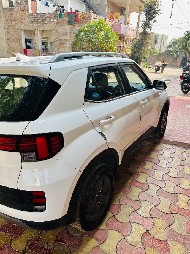 Used 2024 Hyundai Venue Petrol Manual in Jodhpur at ₹8.10 Lakh - CarDekho