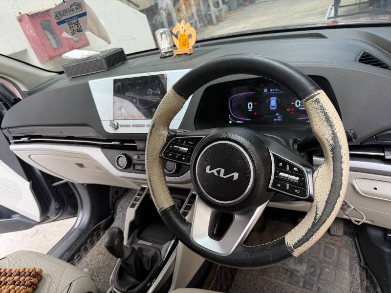 Buy Used Kia Carens Premium Diesel iMT of 2023 model @ 14,00,000 INR in Chennai - 4945250 ...