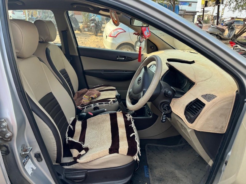 Buy Used Hyundai i20 Asta Optional With Sunroof 1.2 of 2009 model @ 2 ...