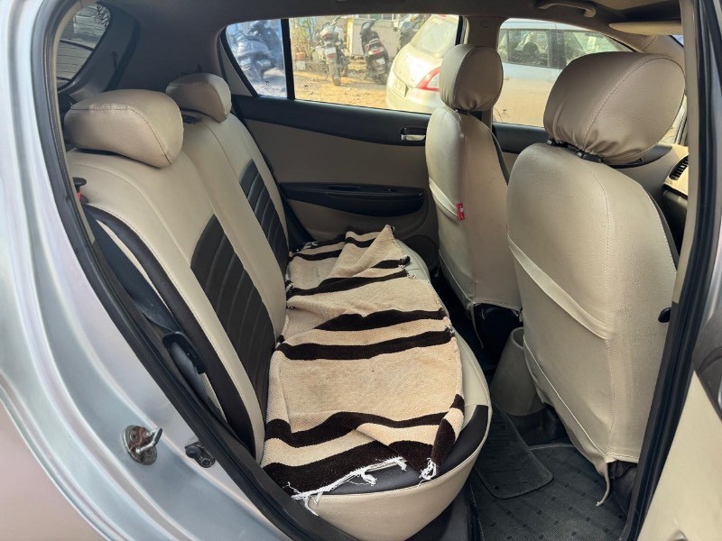 Buy Used Hyundai i20 Asta Optional With Sunroof 1.2 of 2009 model @ 2 ...