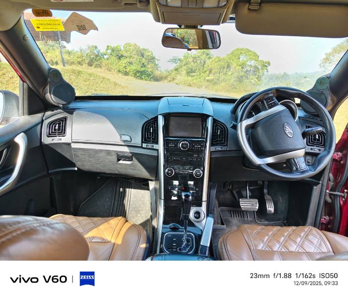 Buy Used Mahindra XUV500 W11 Option AT AWD of 2018 model @ 10,30,000 ...