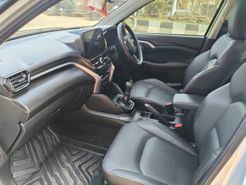 Buy Used Toyota Hyryder V BSVI of 2022 model @ 14,00,000 INR in Kamrup ...